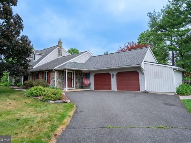 1397 Edgeview St, East Greenville, PA 18041