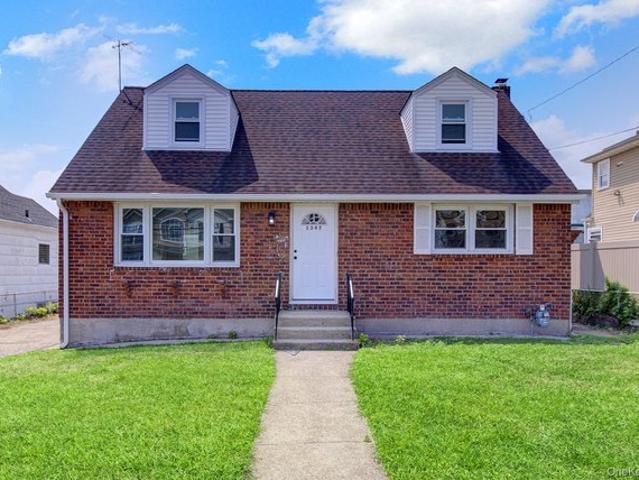 1397 Rosser Ave, Elmont, NY 11003