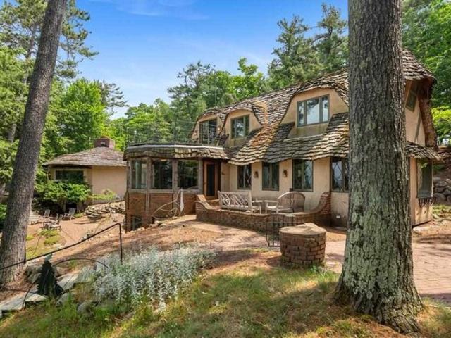 13987 Division St, Charlevoix, MI 49720