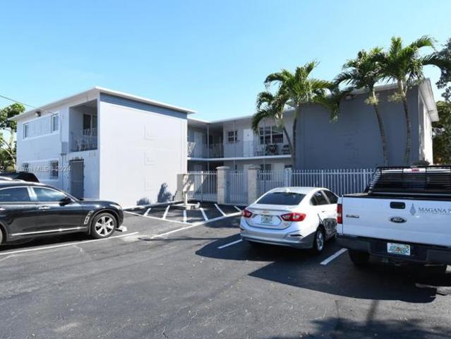 1398 NW 61st St #10, Miami, FL 33142