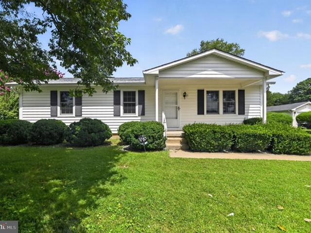 13996 Lakeview Dr, Gainesville, VA 20155