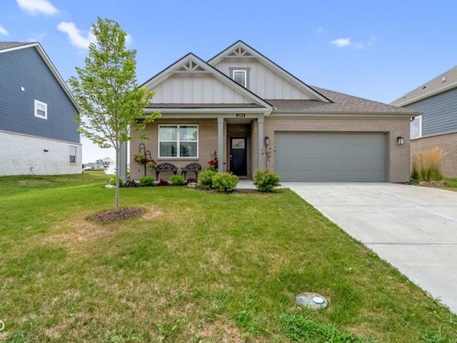 1399 Foxtail Ln, Greenwood, IN 46143
