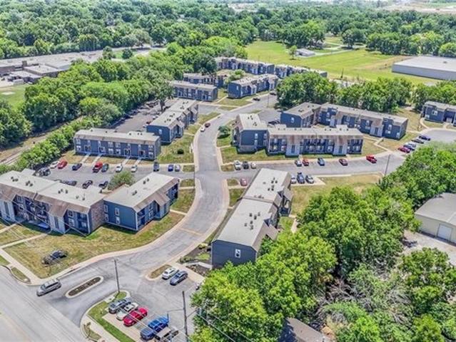 13901 Grandboro Ln, Grandview, MO 64030