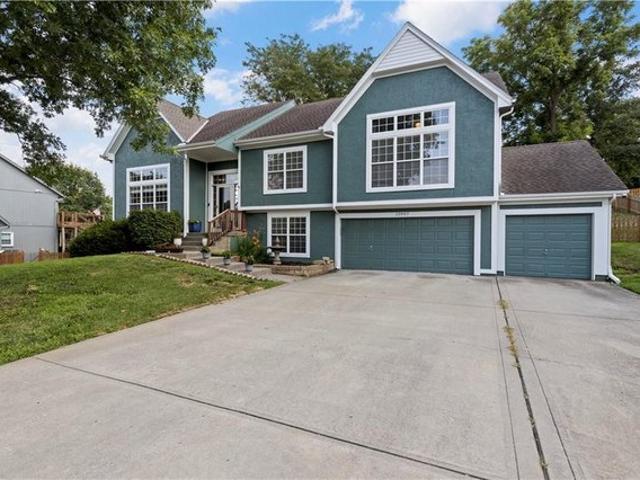 13907 W 58th Pl, Shawnee, KS 66216