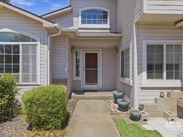 13904 W Bunkerhill Court