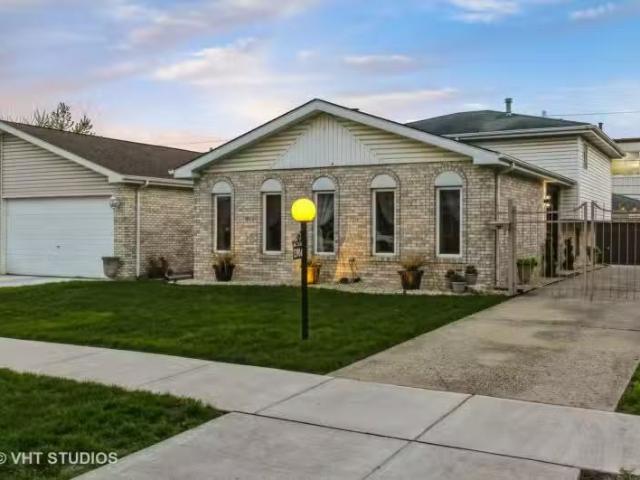 13904 S Manistee Ave, Burnham, IL 60633 MLS 12341558