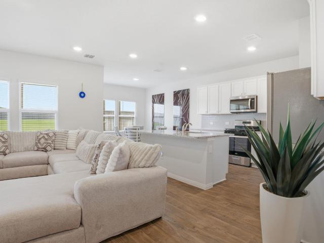 13908 Howser Trce