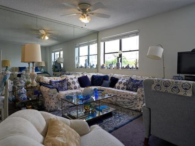 1390 Ocean Dr #204, Miami Beach, FL 33139