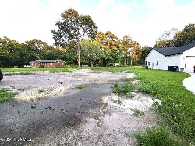1390 Old Folkstone Rd, Sneads Ferry, NC 28460