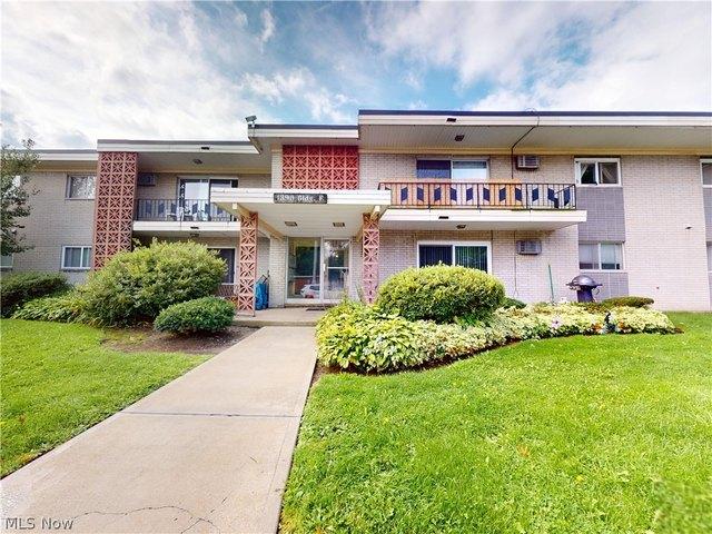 1390 Golden Gate Blvd Apt E204, Mayfield Heights, OH 44124