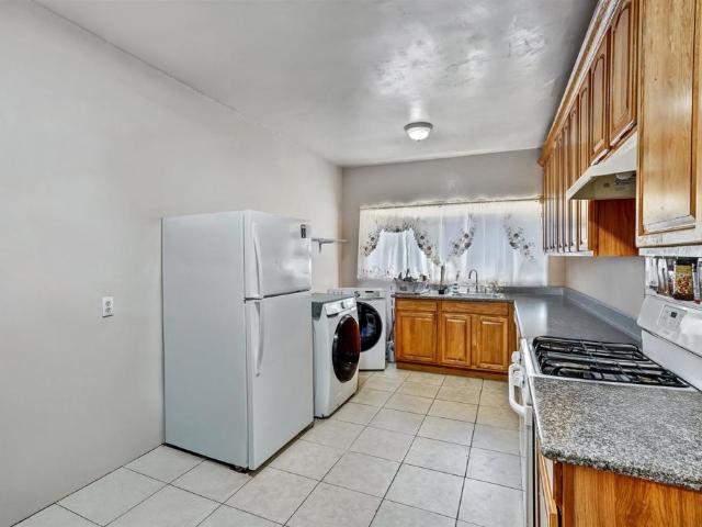 1390 Highland Blvd