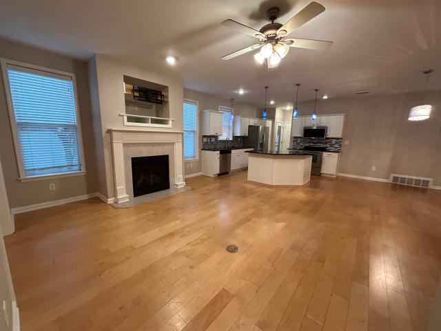 1390 island town dr