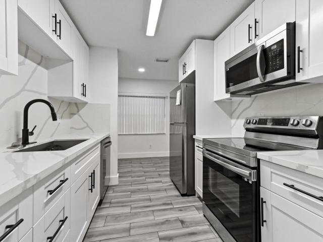 1390 Summit Run Cir, West Palm Beach, FL 33415 | MLS #R11157 | Compass