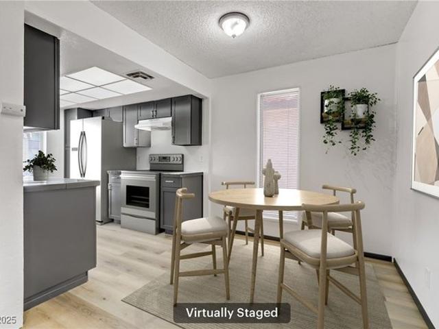 1390 Vegas Valley Dr Apt 32, Las Vegas, NV 89169
