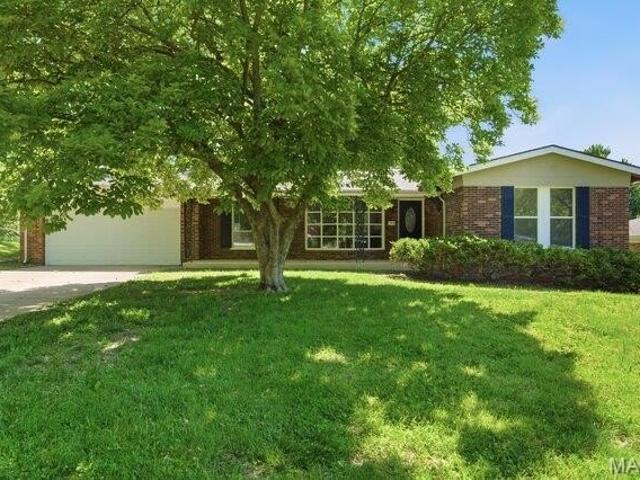 13910 Sunland Dr, Florissant, MO 63034