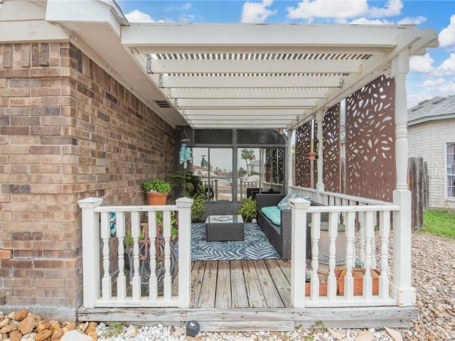 13918 eaglesnest bay drive