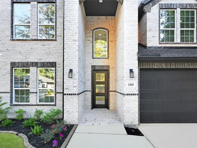 13919 Fountainview Drive