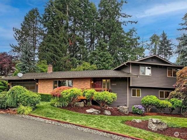 13922 Manor Way, Lynnwood, WA 98087