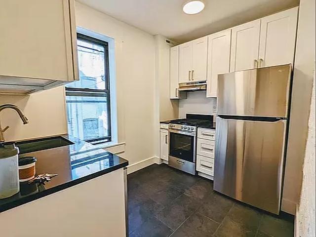 1392 Madison Ave, 2 beds, 1 full bath