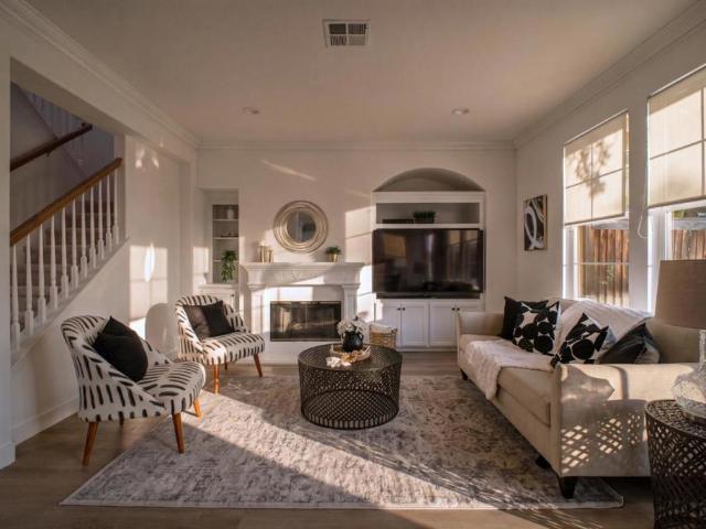 1392 Thornbury Lane