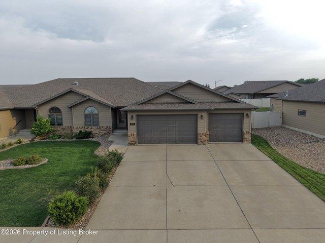 1392 6th St E, Dickinson, ND 58601
