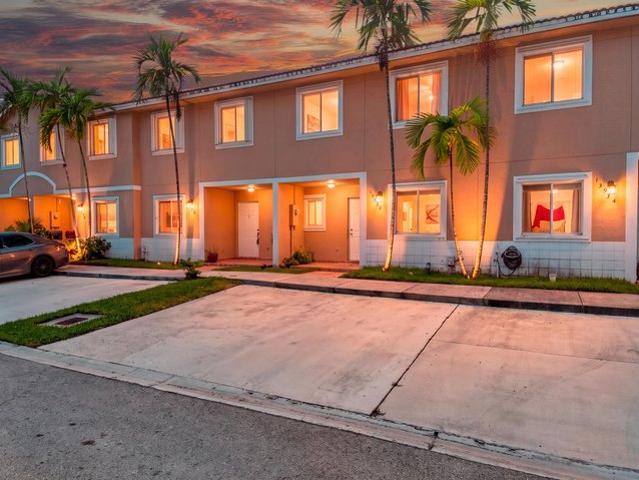 13930 SW 175th Ter, Miami, FL 33177