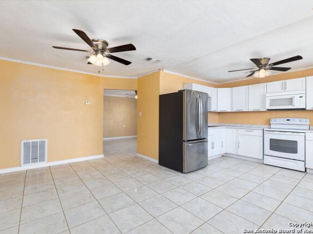 13934 N Interstate 35