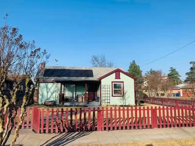 1393 N Vagedes Ave, Fresno, CA 93728