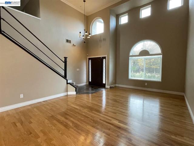1393 Arrowhead Ave