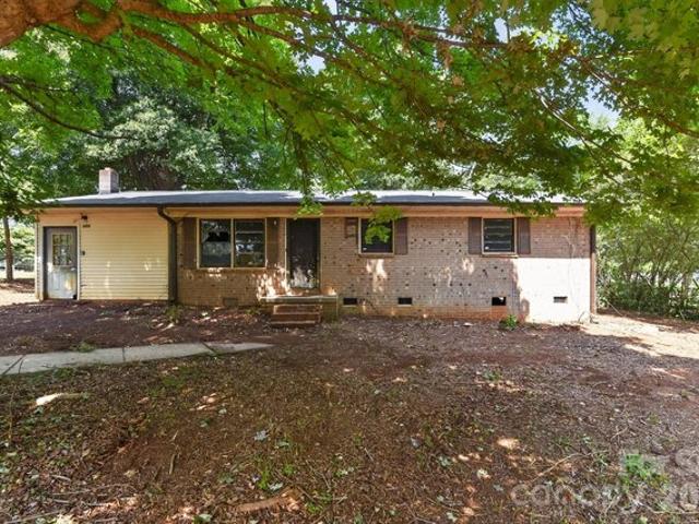 1393 Field Cir, Hickory, NC 28602