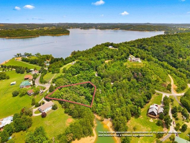 1393 Lake Front Dr, Dandridge, TN 37725