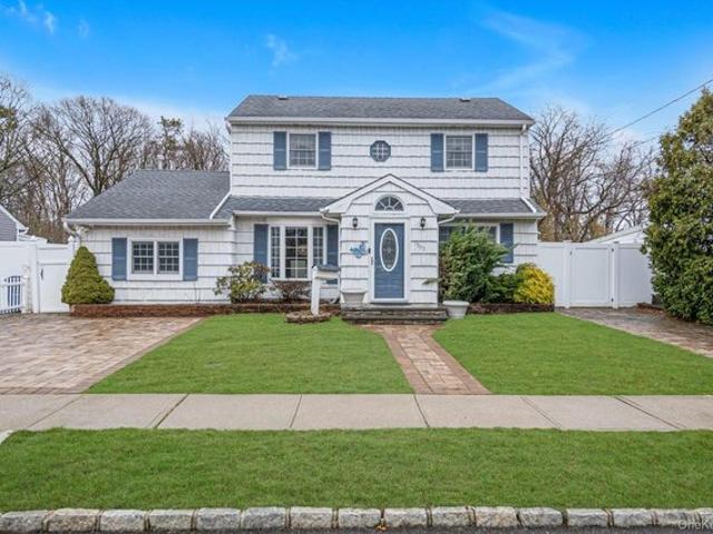 1393 Lombardy Blvd, Bay Shore, NY 11706