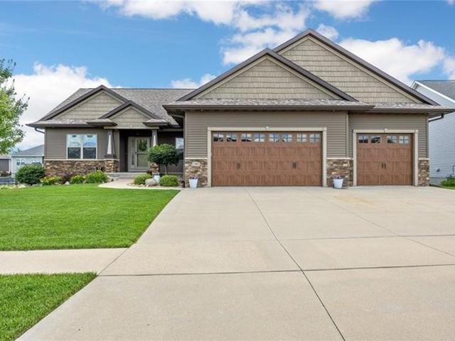 1393 Rolling Glen Dr, Marion, IA 52302