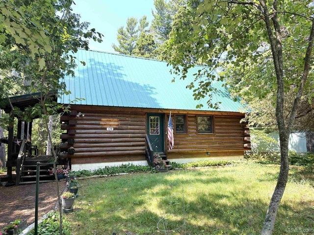 139 6th St, Eagle Harbor, MI 49950