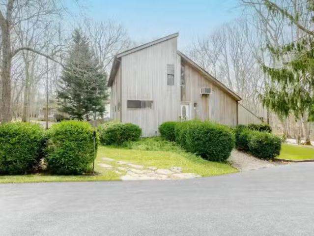 139 Bridies Path, Southampton, NY 11968