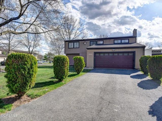 139 Dawn Ct, Old Bridge, NJ 08857