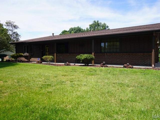 139 Lakeland Hills Dr, Caseyville, IL 62208