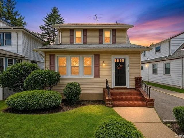 139 N 11th St, New Hyde Park, NY 11040