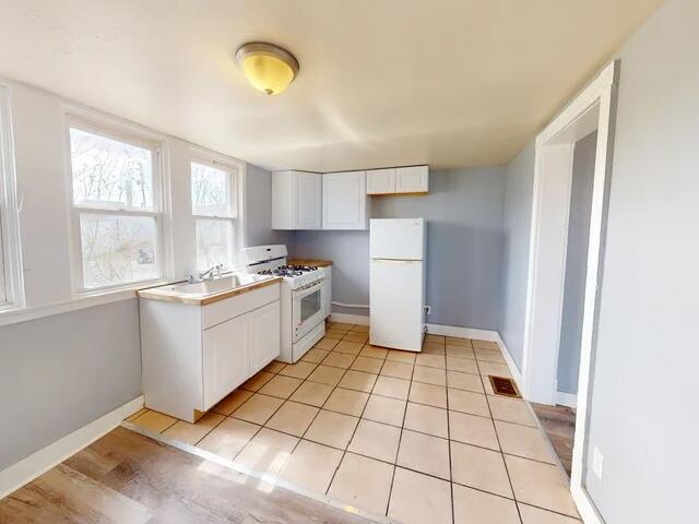 139 N Water Ave