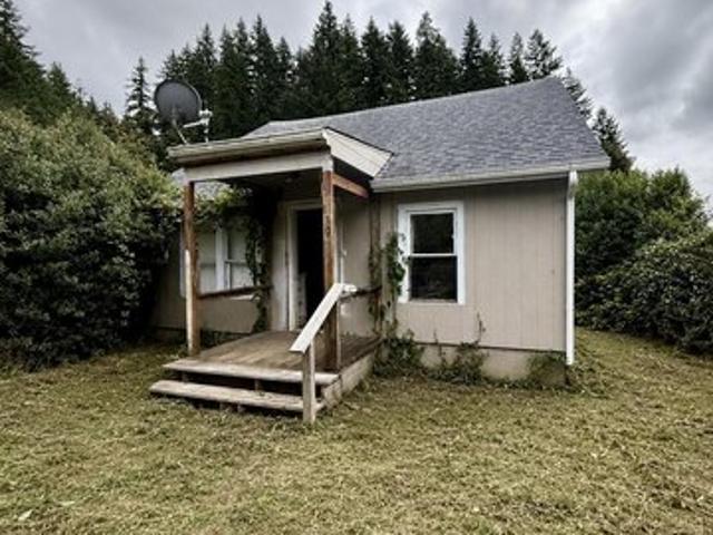 139 NW 10th St, Toledo, OR 97391