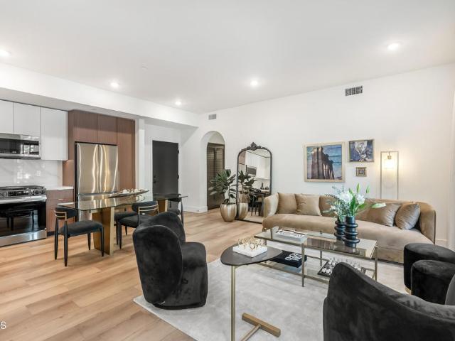 139 S Oak Knoll Avenue 302
