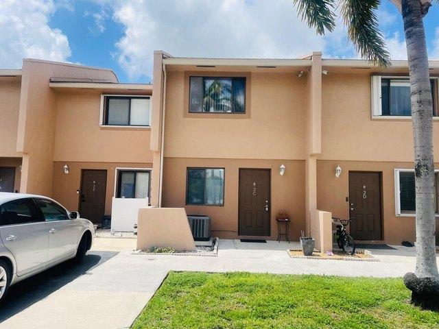 139 Sparrow Dr Apt 2C, Royal Palm Beach, FL 33411