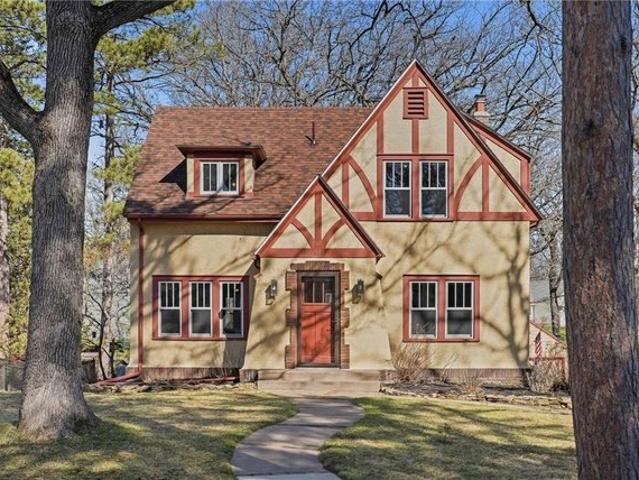 139 Spruce St, Mahtomedi, MN 55115