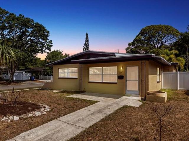 139 SW Lincoln Cir N, Saint Petersburg, FL 33703