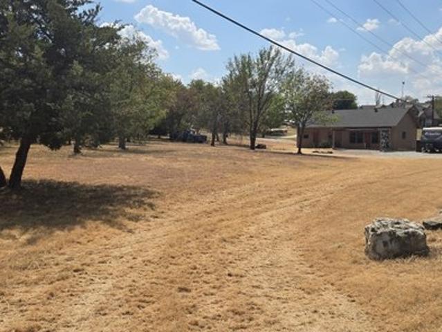 139 Pecan Dr, Gainesville, TX 76240