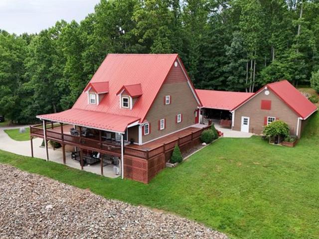 139 Pine Mountain Dr, Galax, VA 24333