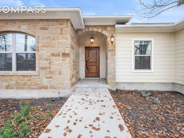 139 W Maple Dr, Granite Shoals, TX