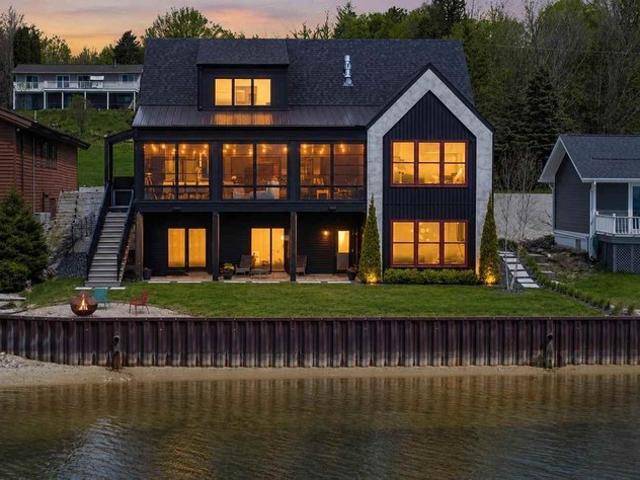 139 W Michigan Ave, Boyne City, MI 49712
