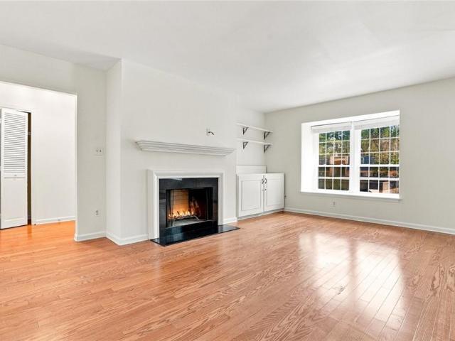 139 Woodmere Square NW