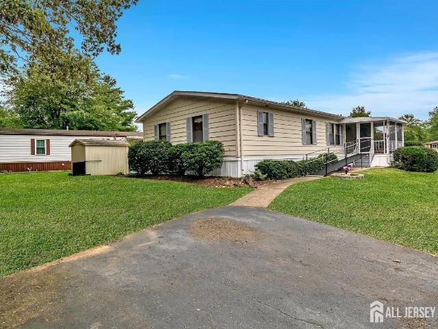 139 Village Drive W